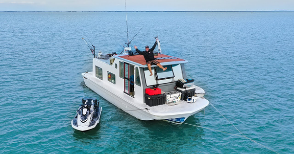 STRANDED At Sea For 7 DAYS On a Survival House Boat!! (limited supplies)